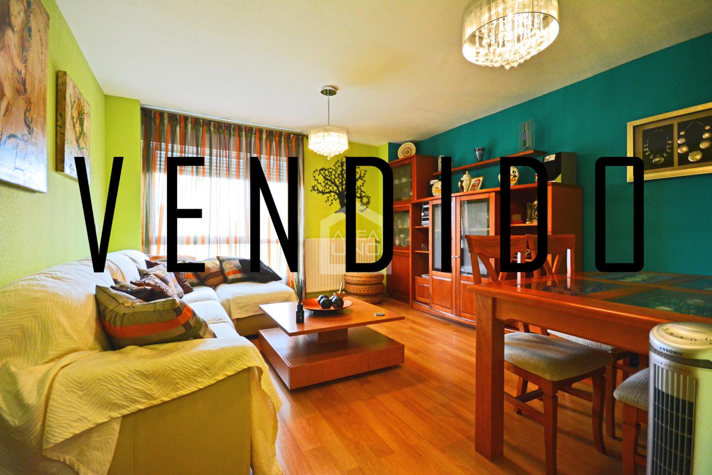 “AREA UNO ENSANCHE SUR” (910298404) VENDE piso DE ESQUINA e…